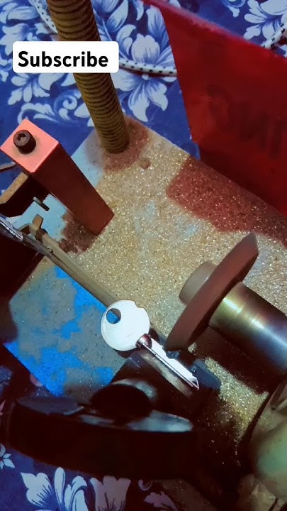 Key Cutting Machine - YouTube