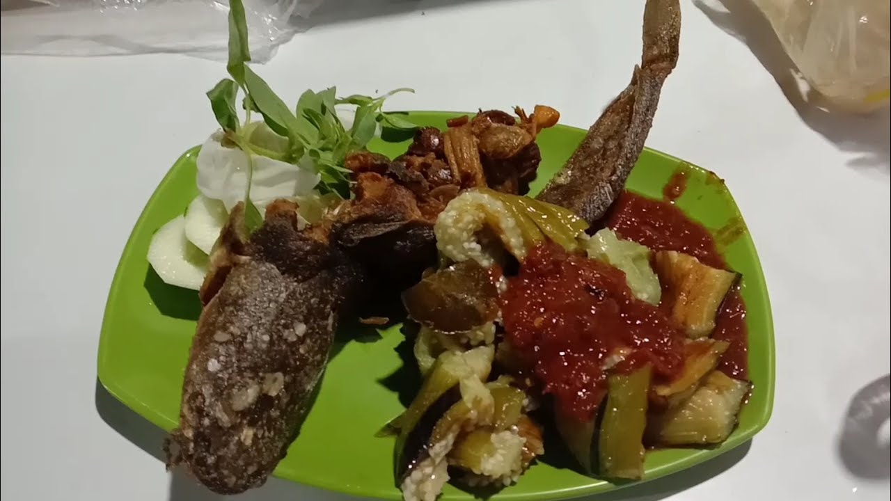 Indonesian Street food ! Pecel Lele Lamongan Tanpa Nama Kudus - YouTube