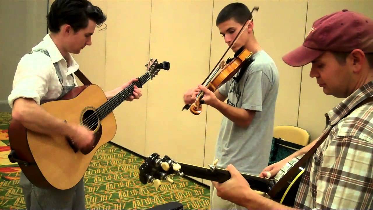 Hot Fiddle ,Banjo, Guitar at IBMA 2014 #2 - YouTube