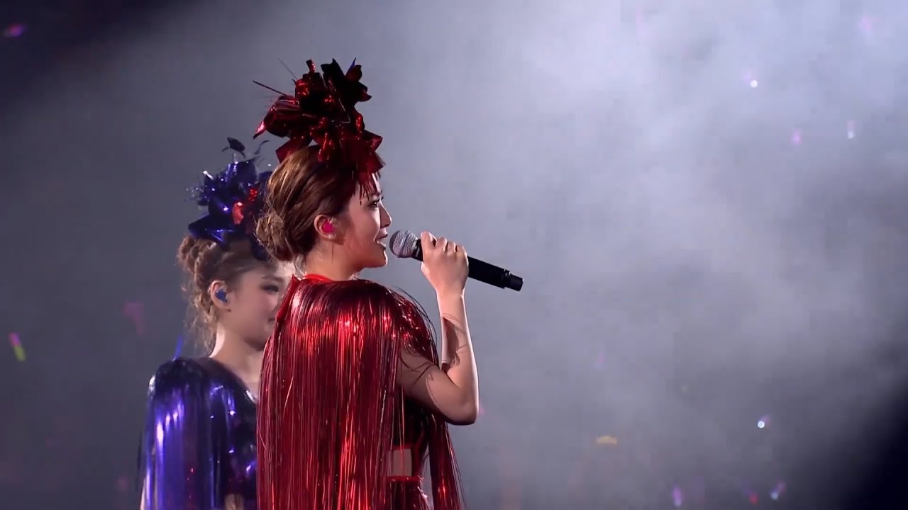 Twins《我們的紀念冊》 (Twins LOL Live in HK 演唱會 DVD HD) - YouTube