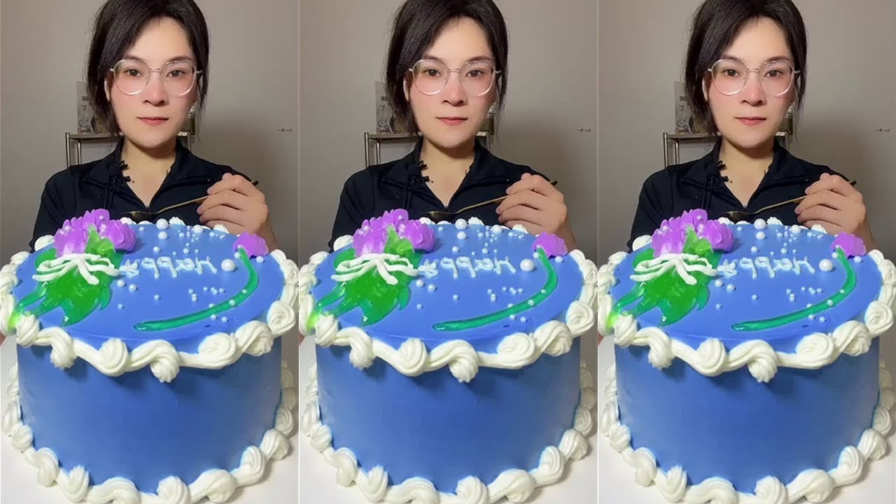 ASMR🍰Eating blue decorated cream cake🍰 (soft and waxy sound) 크림 케ց 먹방 ...