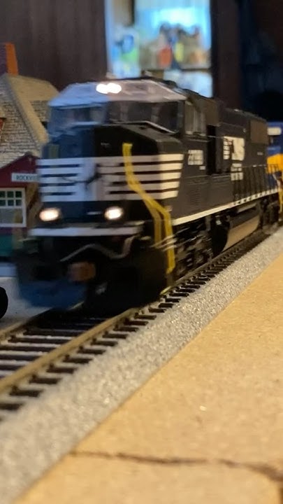 NS 2798 leading a early 2000s lashup on @On_Track_With_Chris’ and @Trackside_Railfannings layout ...