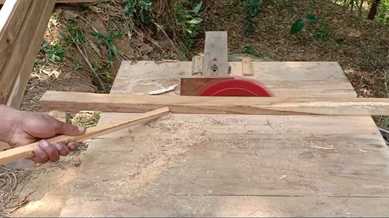 gergaji serkel mini rakitan, meja menggunakan kayu, penggerak pakai ...