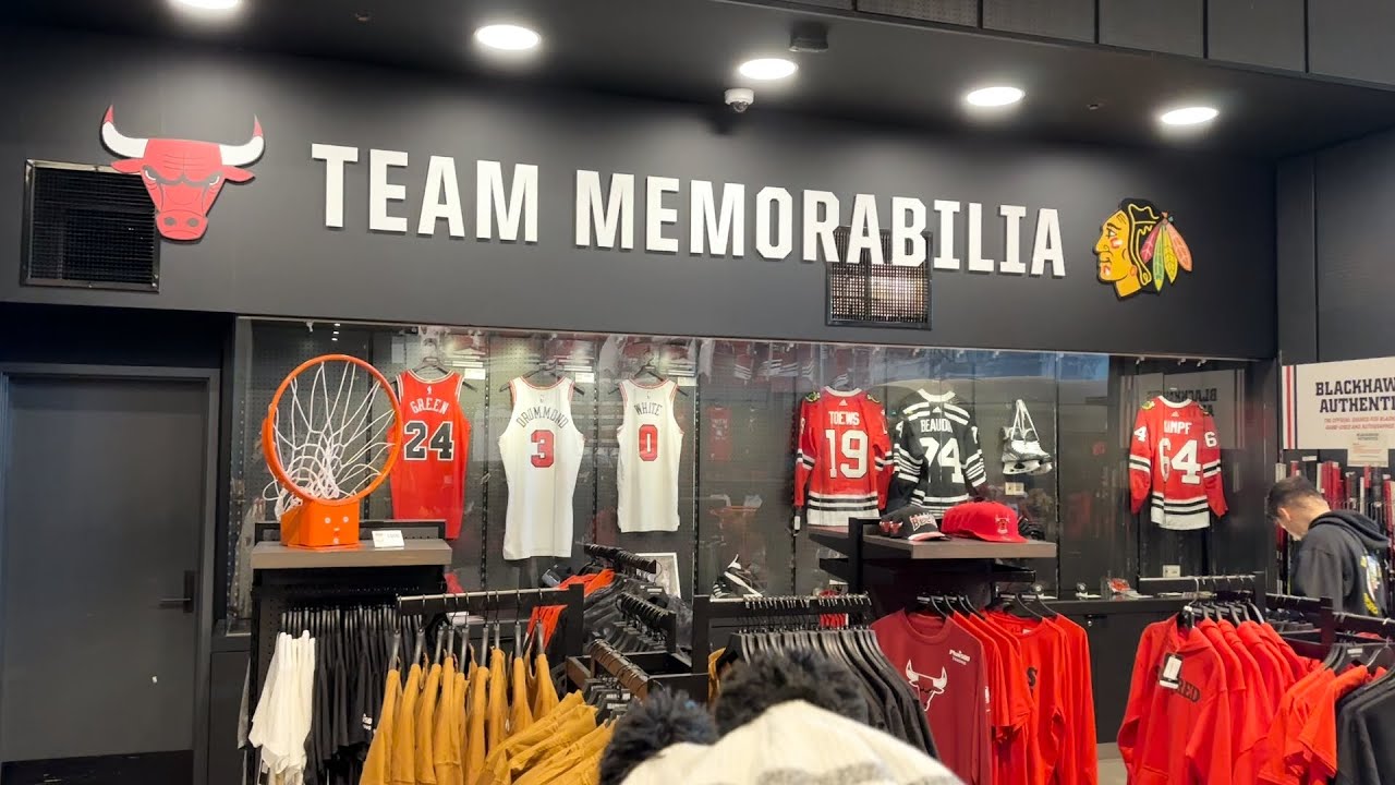 Chicago Bulls store in Chicago (oct 2024) - YouTube
