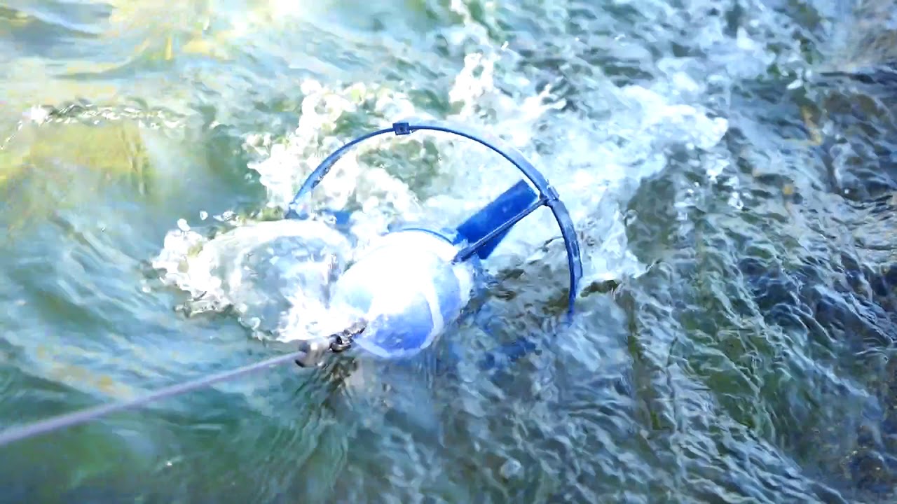 モバイル機器用水力発電機「Enomad-Uno」を急流で発電させてみた - YouTube