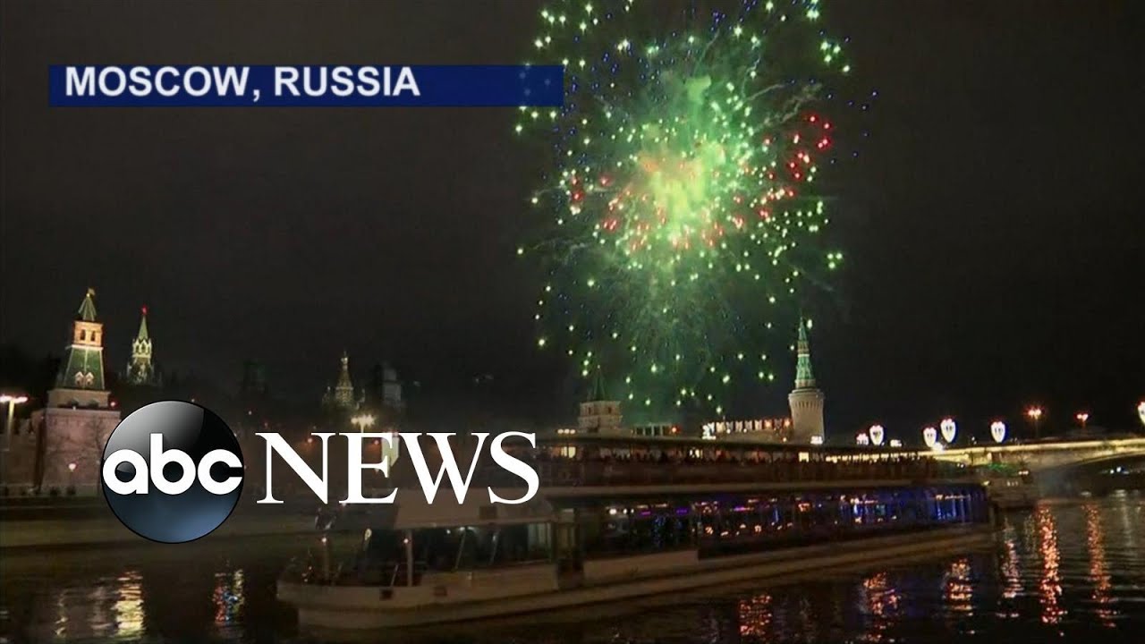 Moscow, Russia Celebrates the Start of 2018 - YouTube