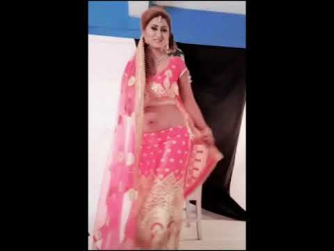 Hot and erotic navel show by pearl sushma