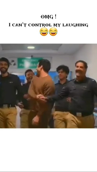 I can't control my laugh😂🤣#pakistaniactors#shortfeed - YouTube