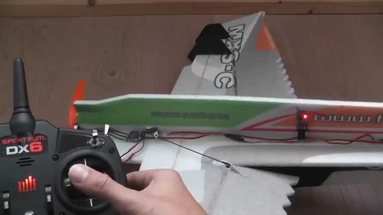 HXT900 9g 1.6kg .12sec Micro Servo - YouTube