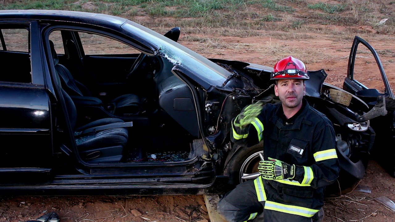 Extrication Minutes - Lower A Pillar Failure - YouTube