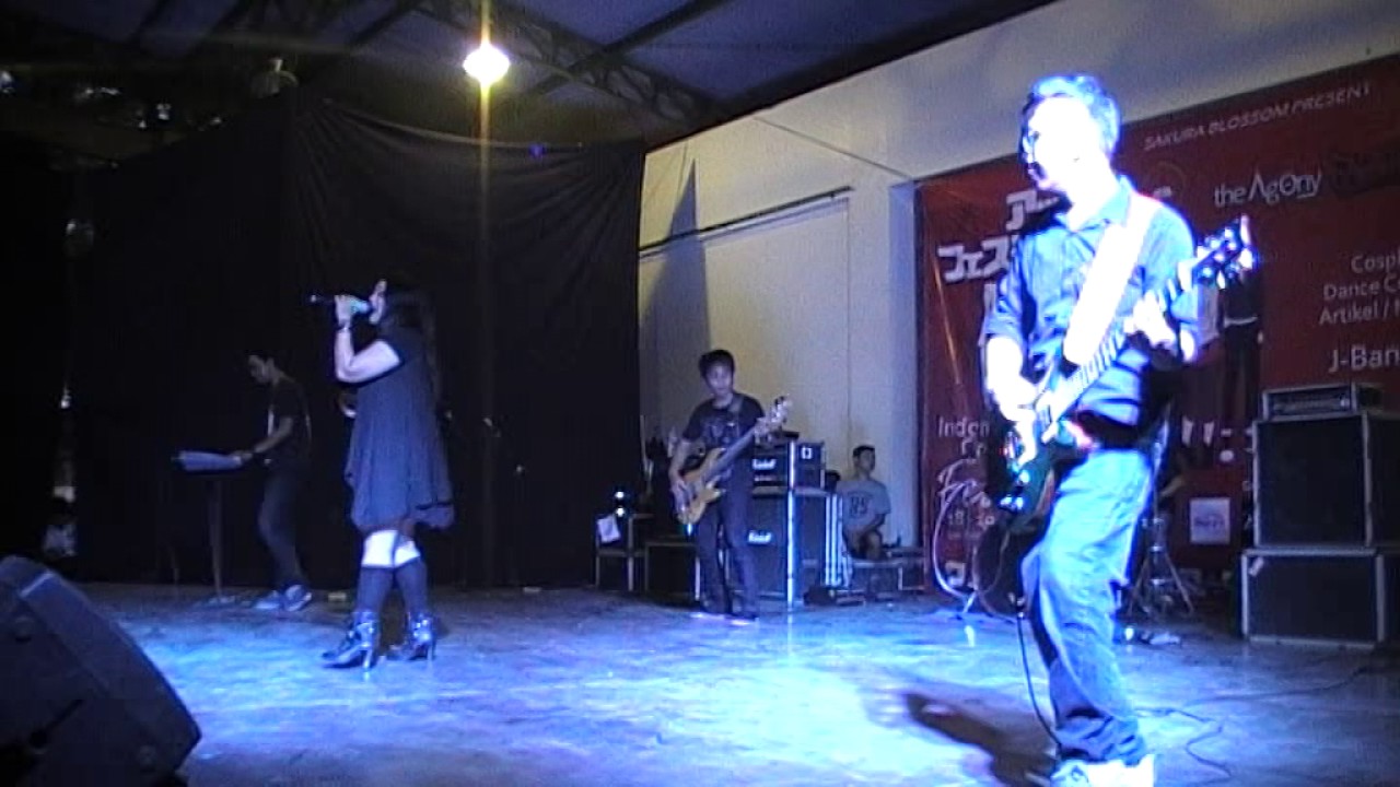 Fallen Arcilla Semusim-Chrisye cover version - YouTube