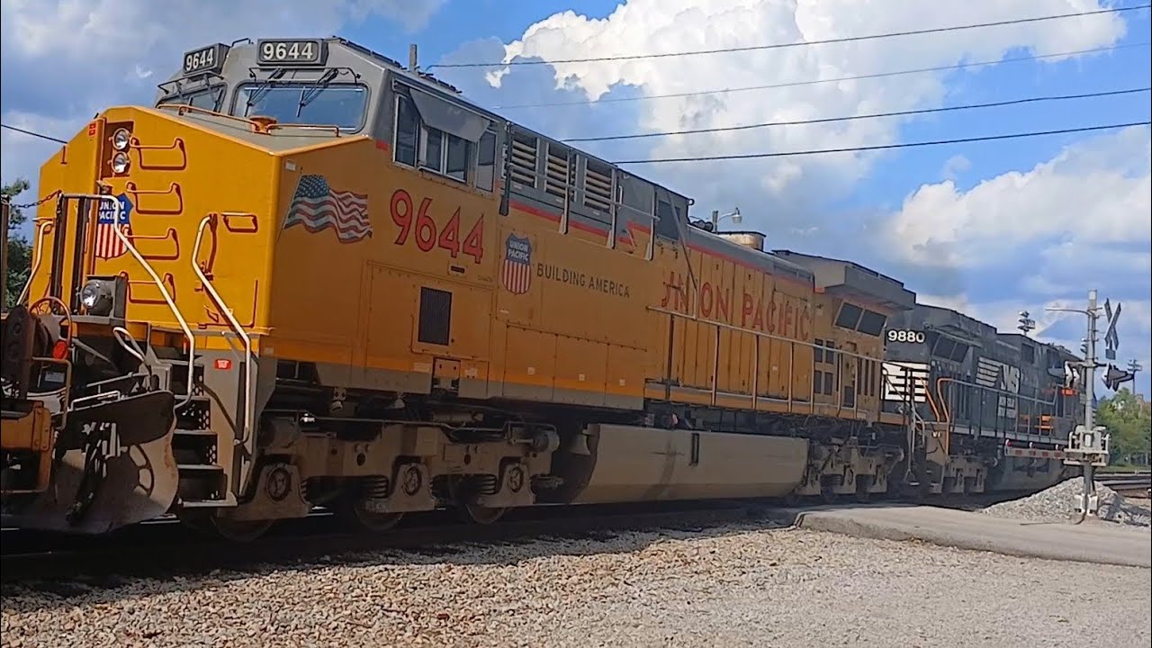 NS 242 arrives into Columbia SC with Dash 9 leading and Union Pacific ...