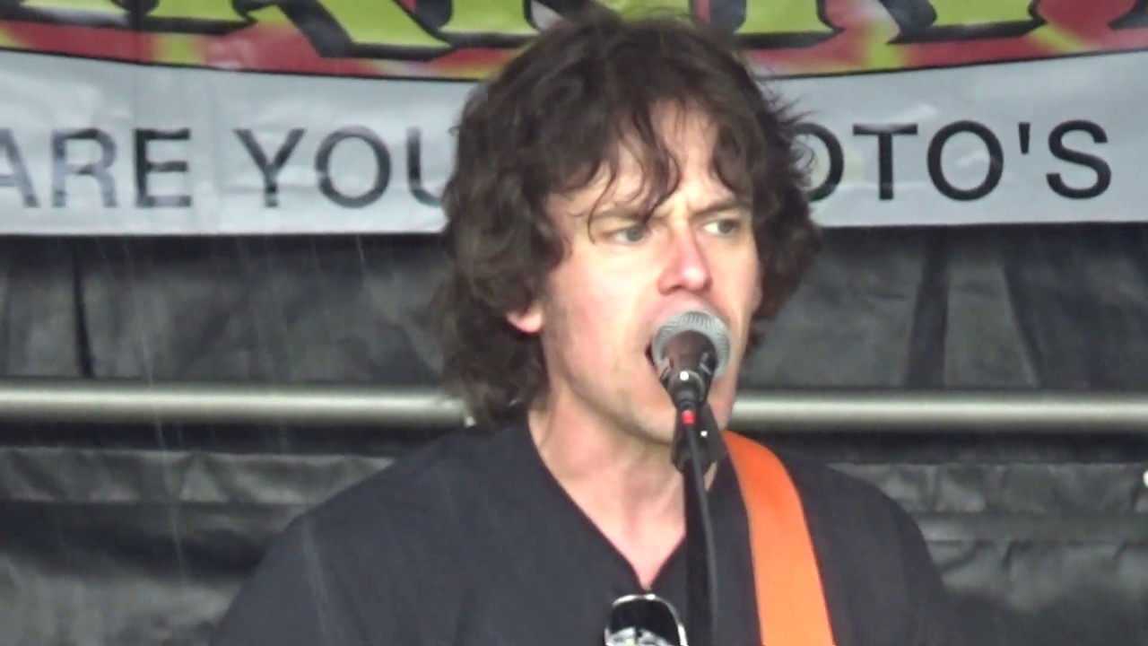 Graham Clews singing "Folsom Prison Blues" at Halesowen Carnival - YouTube