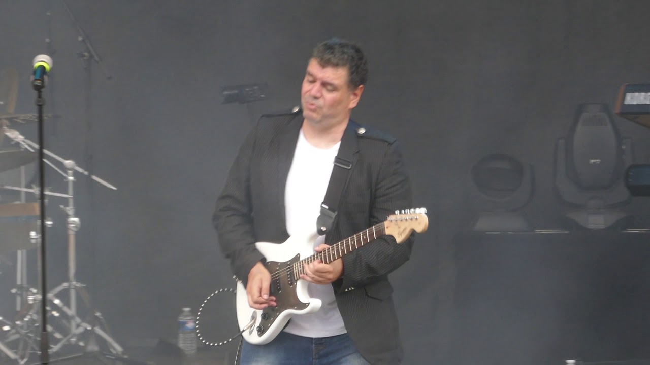 Night Of The Prog 2018 - Arena - solo John Mitchell - YouTube