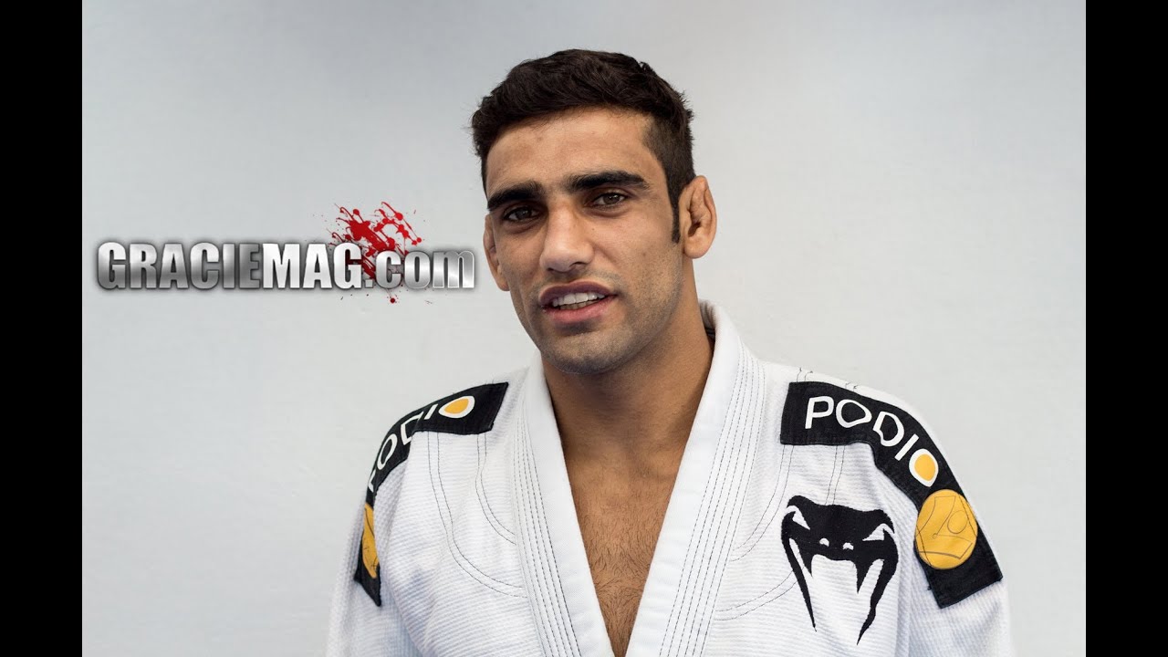 Graciemag: Leandro Lo ensina passagem da guarda De La Riva (Subtitled ...