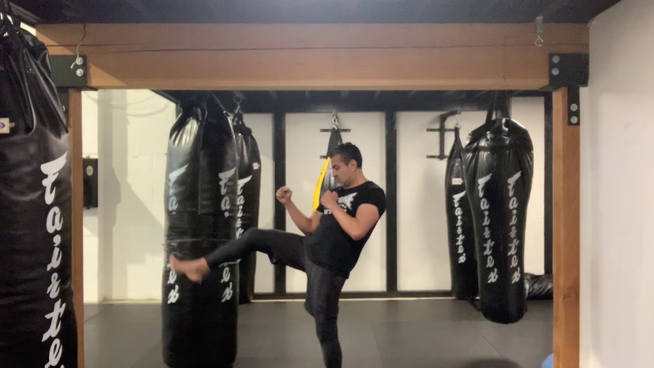 Kicking techniques - Teep push kick - YouTube