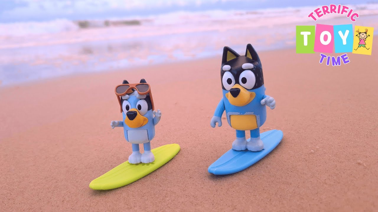 Bluey's Beach Day with Dad | Bluey Toys - YouTube