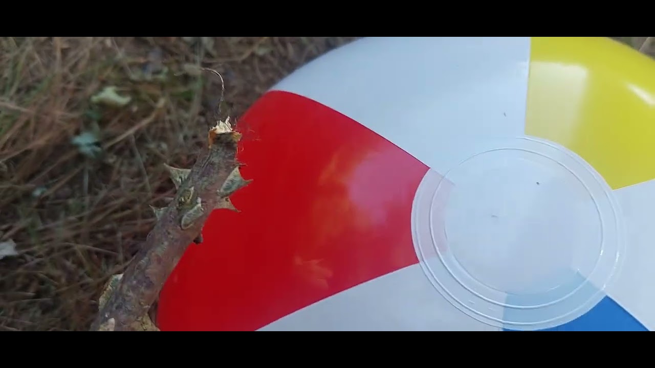 Classic beach ball popping(Klasszikus strandlabda kilyukasztása) - YouTube