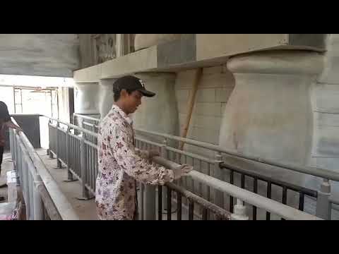 Di esek esek... Akhirnya keluar crott crott