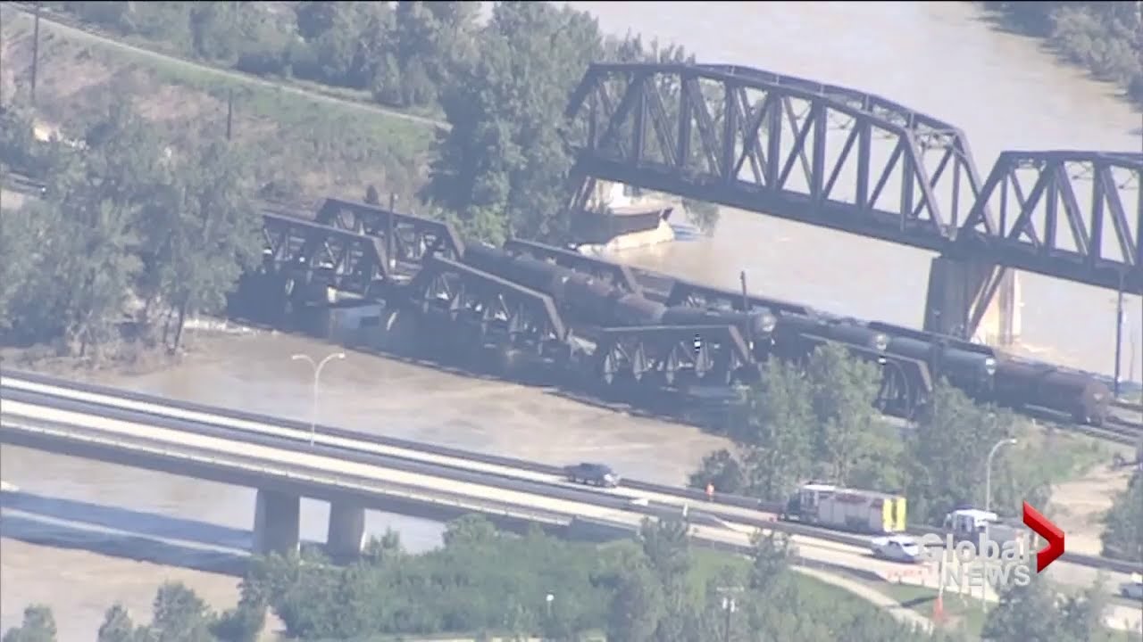 Calgary bridge buckles - YouTube