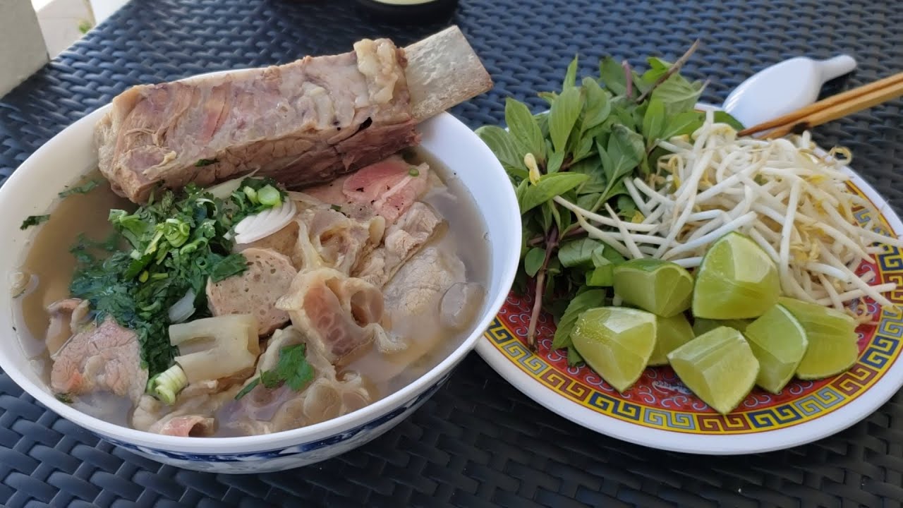 Beef Pho Vietnamese Noodle Soup Easy and Delicious. This will be your ...
