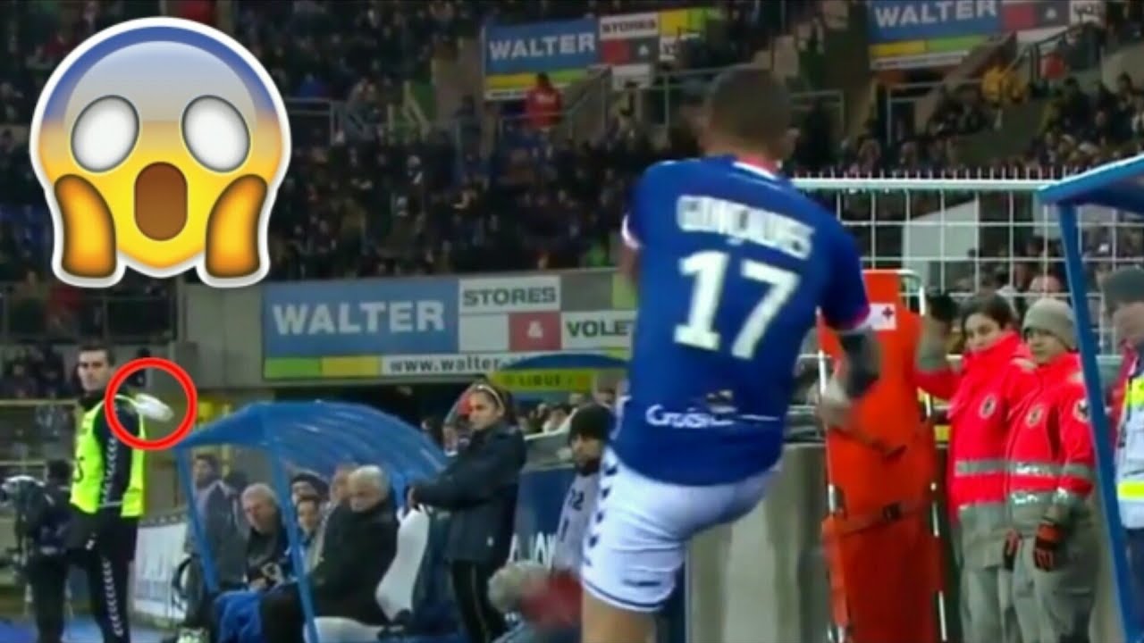 Football Players Angry After Substitution - YouTube