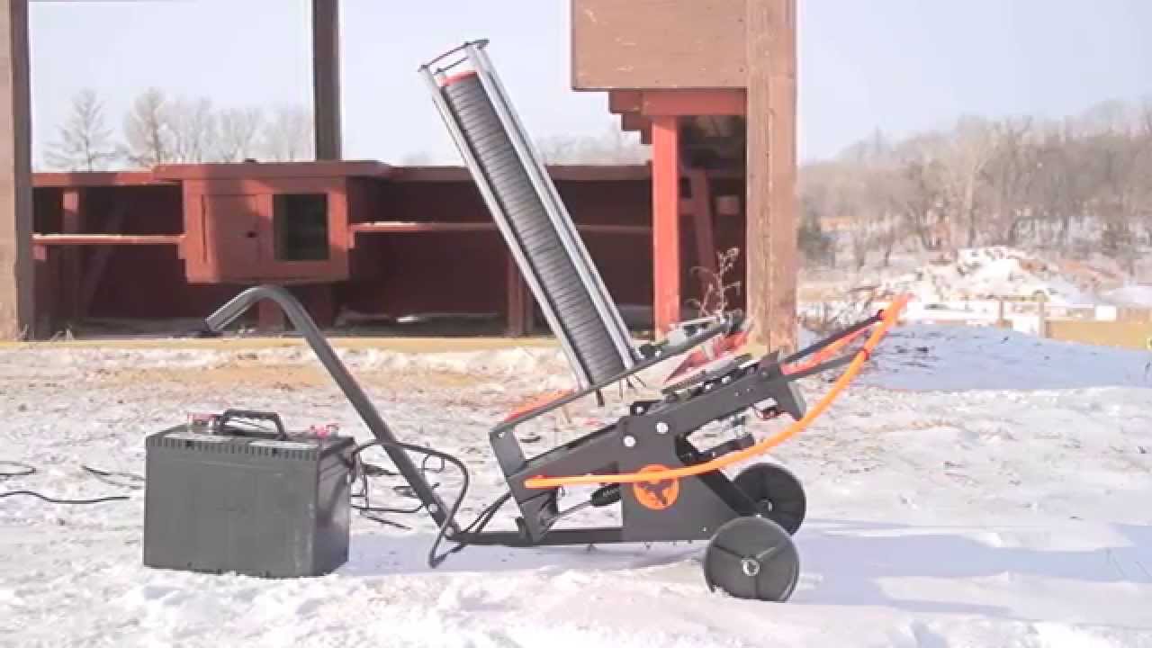 Do-All Outdoors Raven Automatic Trap Thrower - YouTube