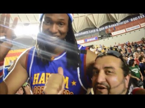 Jermaine "Stretch" Middleton degli Harlem Globetrotters Italian tour ...