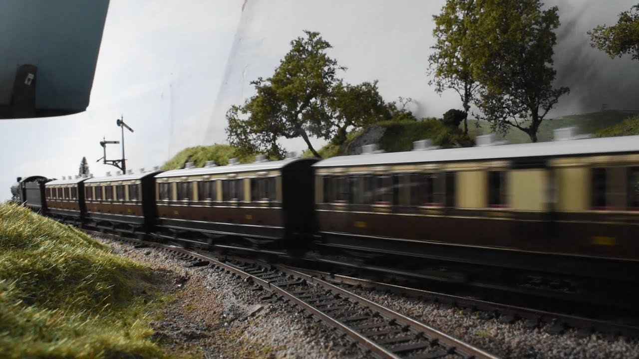 Model trains: GWR Hall-Class with new Hattons Genesis Coaches - YouTube