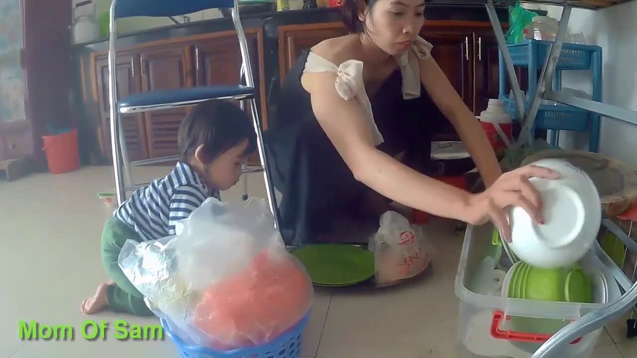Mom of Sam - Mother and baby cleaning the kitchen - YouTube