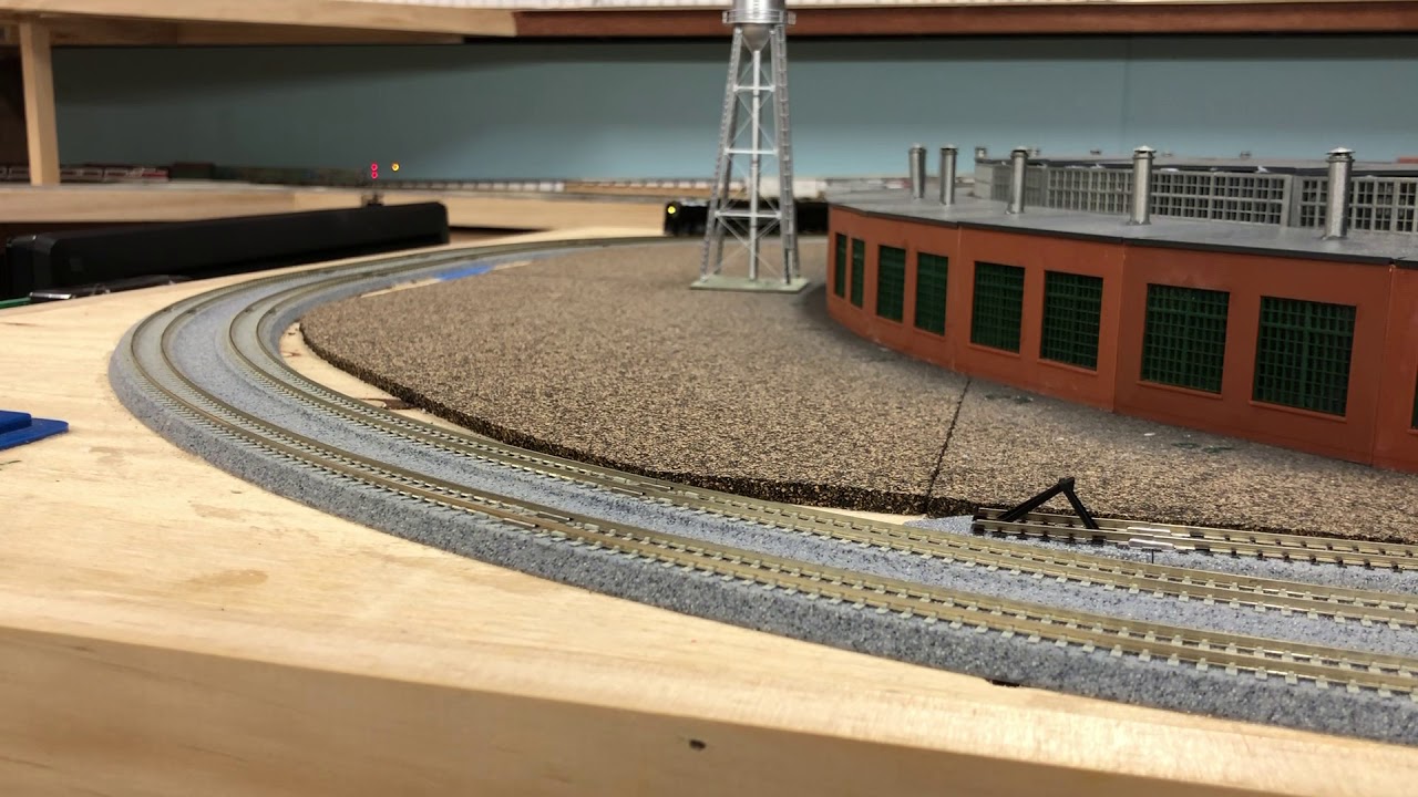 N scale roundhouse pass - YouTube