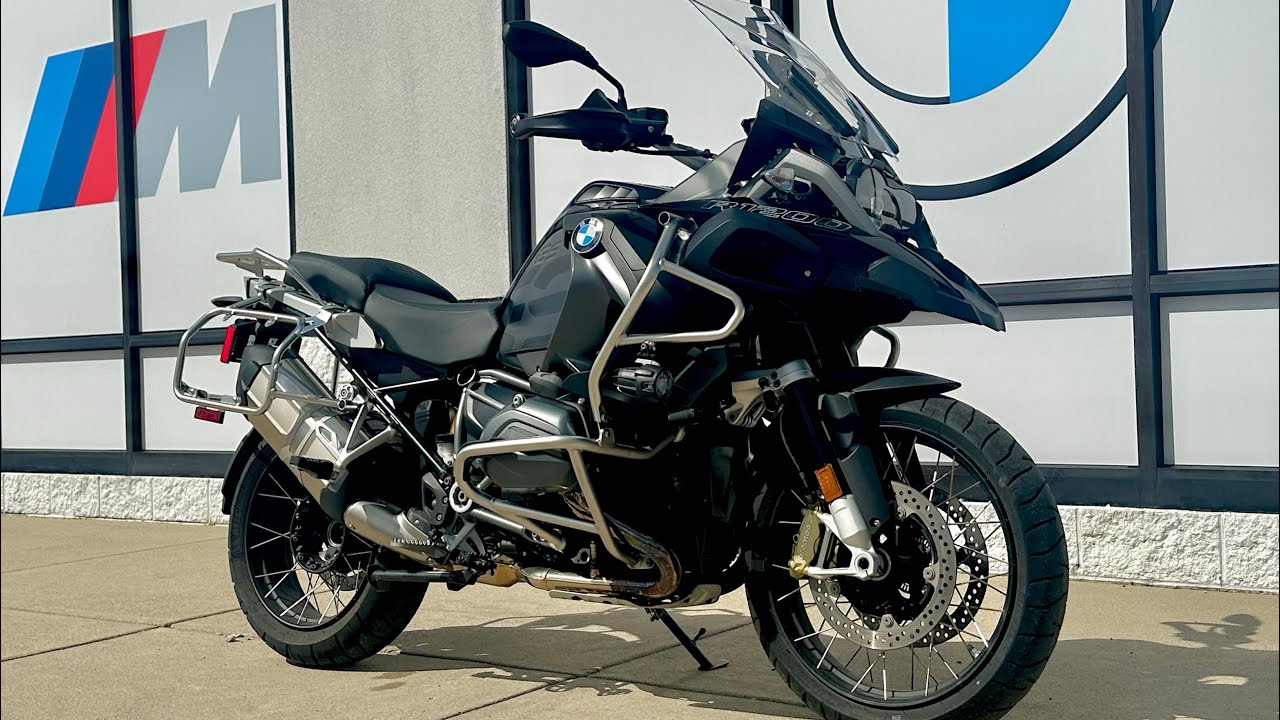 Walk Around of a 2018 BMW R 1200 GS Adventure - YouTube