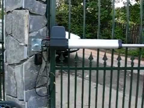 Automatizare pentru porti cu deschidere in exterior - YouTube