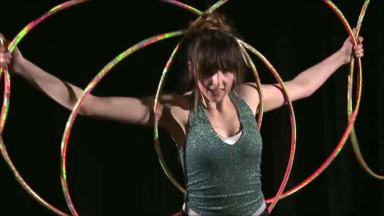 Multiple hula hoop artist - YouTube