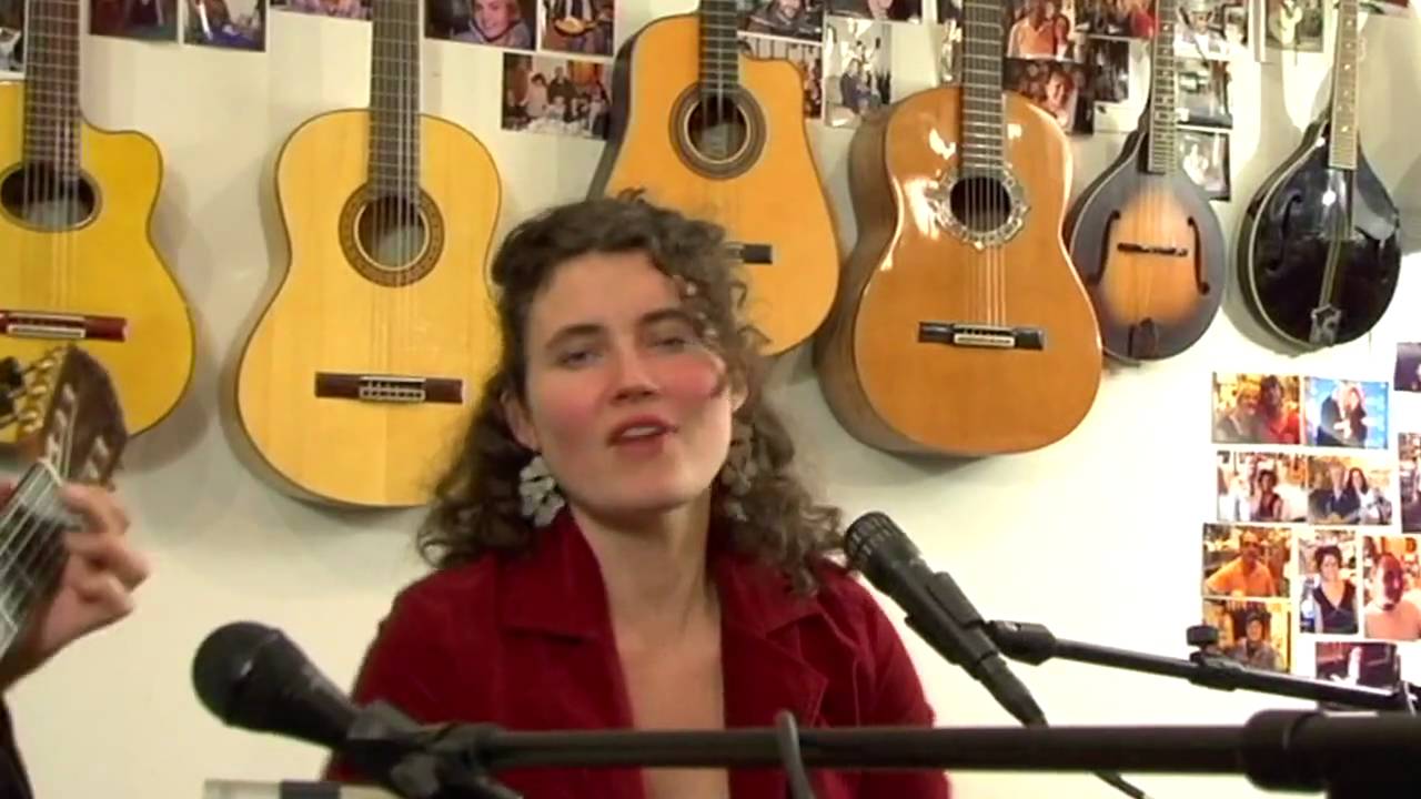 Rafael Manriquez and Ingrid Rubis perform "Deja la Vida Volar" - YouTube