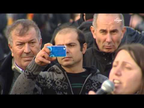 Kadınlar eylem yaptı, erkekler cep telefonuna kaydetti