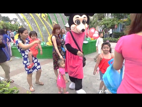 Chuột Mickey và mèo Hello kitty ngoài đời thực | Mickey mouse in real ...