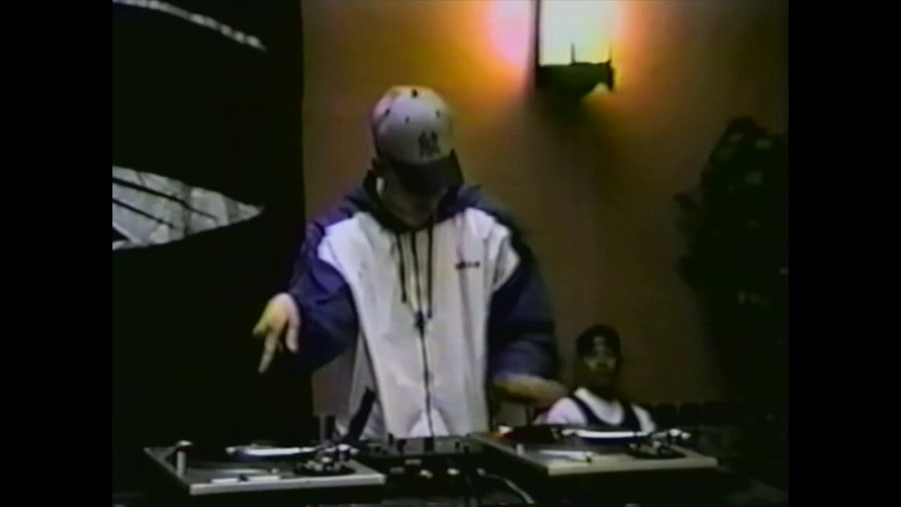 DJ MELO D in DMC WEST COAST FINALS 1995 - YouTube