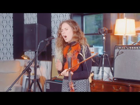 Lily Desmond - Backyard (Live at Monaco Studios) - YouTube