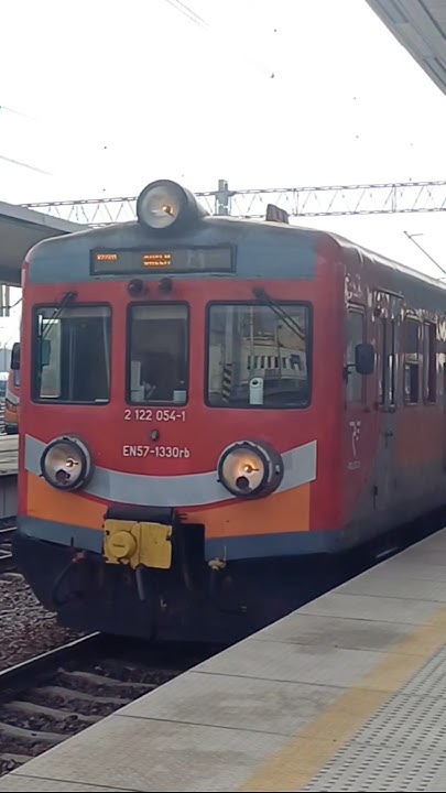 Odjazd klasycznego EN57-1330 Polregio ze stacji Lublin Główny - YouTube