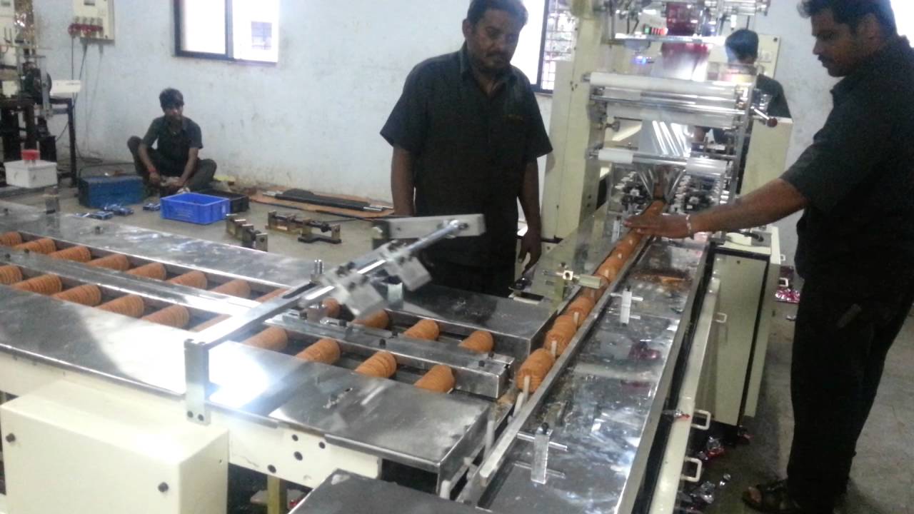 Cream biscuit packing machine - YouTube