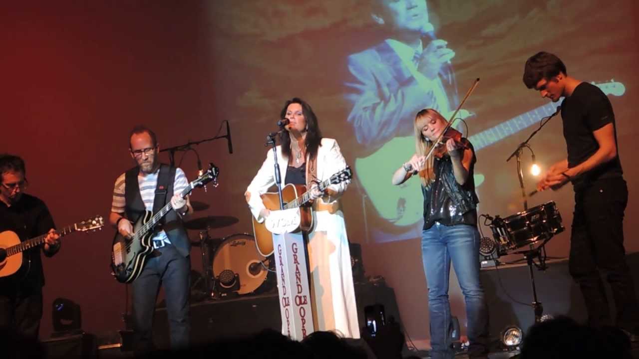 Terri Clark Brantford Gentle on my mind with Ali Raney - YouTube