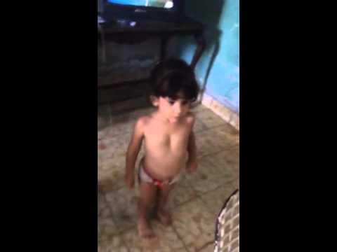 Niña cubana bailando