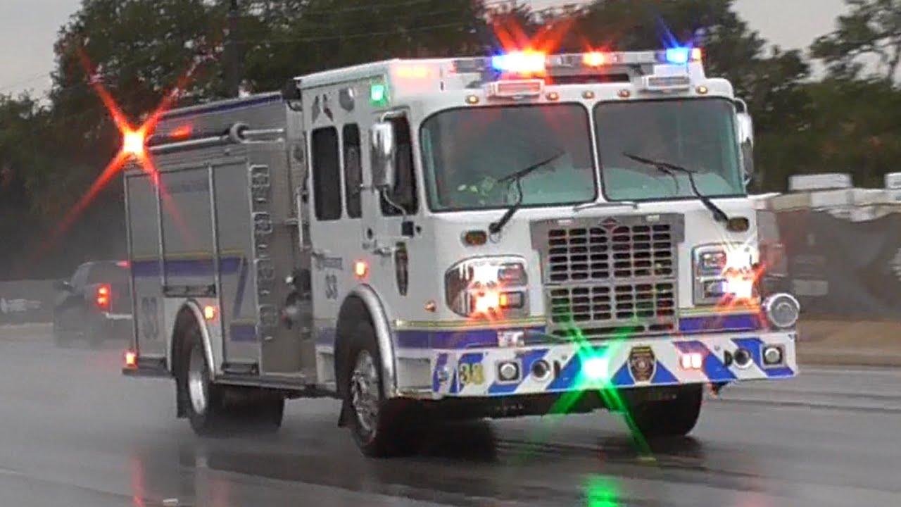 Bergheim Volunteer Fire Department Engine 33 Responding Code 3 - YouTube