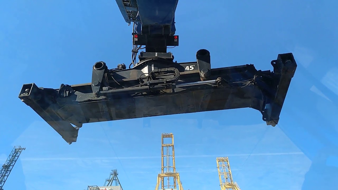 ELEFORMA. CURSO OPERADOR REACH STACKER. DESPLAZAMIENTO Y GIRO DEL ...