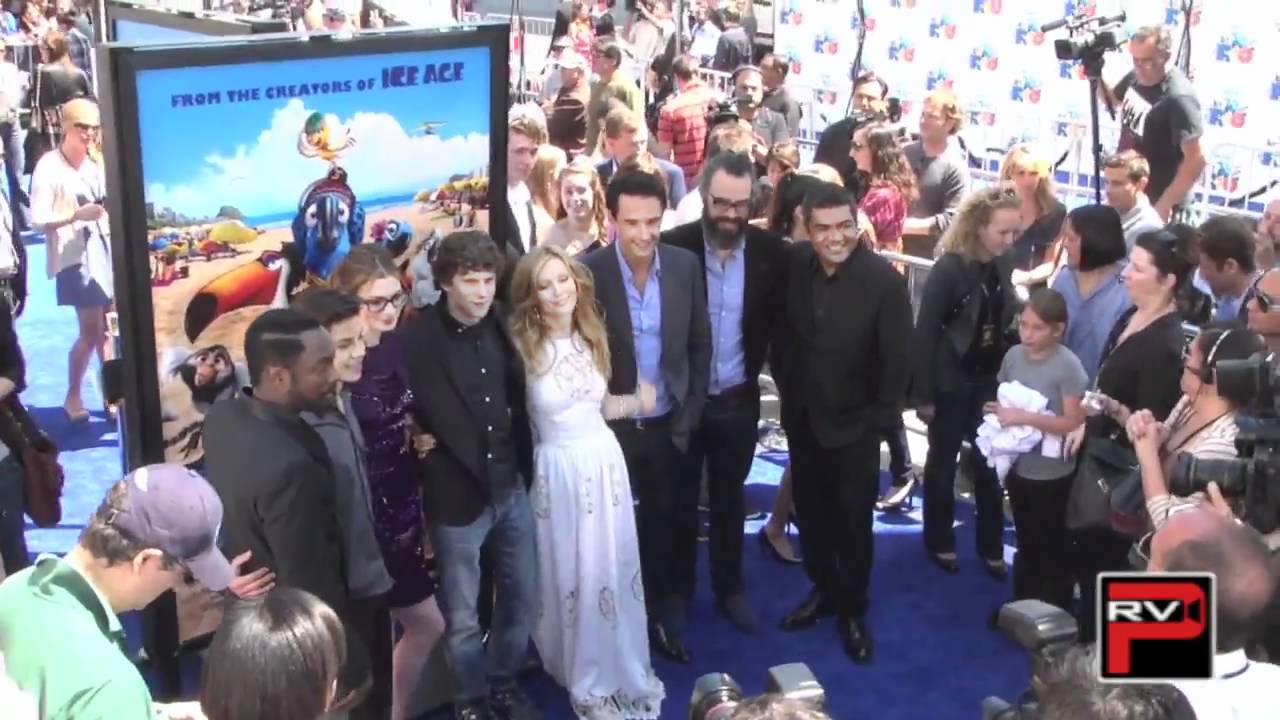 B-Roll of the cast shot set up for the Rio Movie Premiere - YouTube
