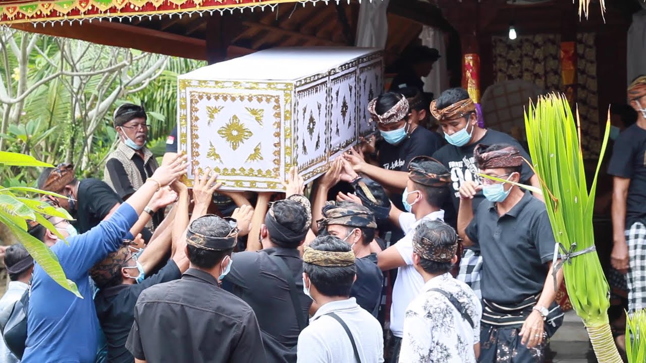 full video Upacara Pitra Yadnya (Pelebon) A.A.Rai Mekar - YouTube