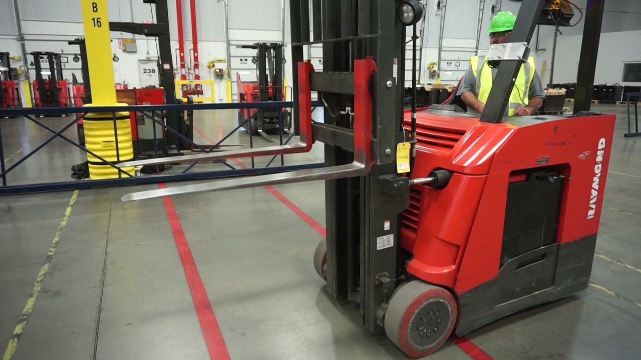 Raymond 425 C40TT Docker Stand Up Electric Forklift - Tag #218238 - YouTube
