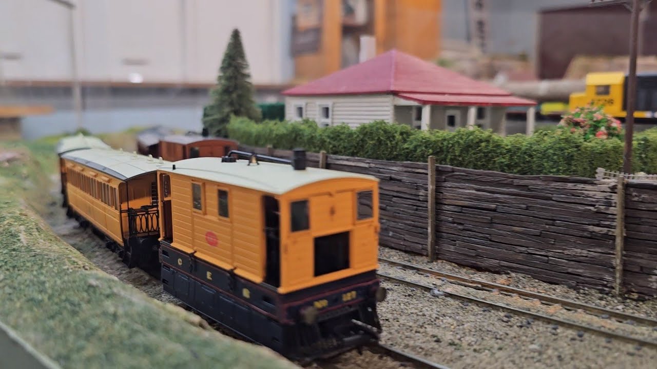 Rapido GER C53 (J70) trainpack - YouTube