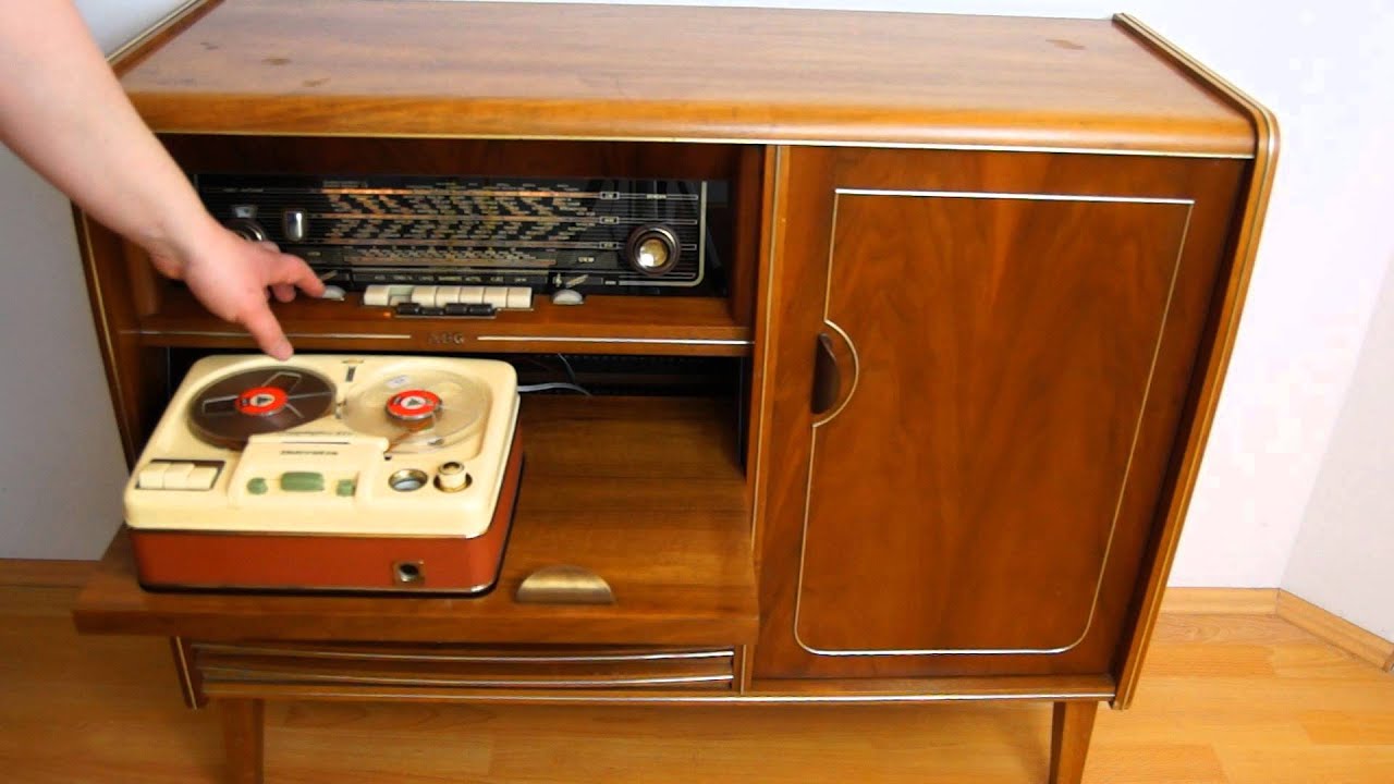 AEG Univox Musiktruhe, Röhrenradio, Telefunken KL65, TW504. Tube - YouTube
